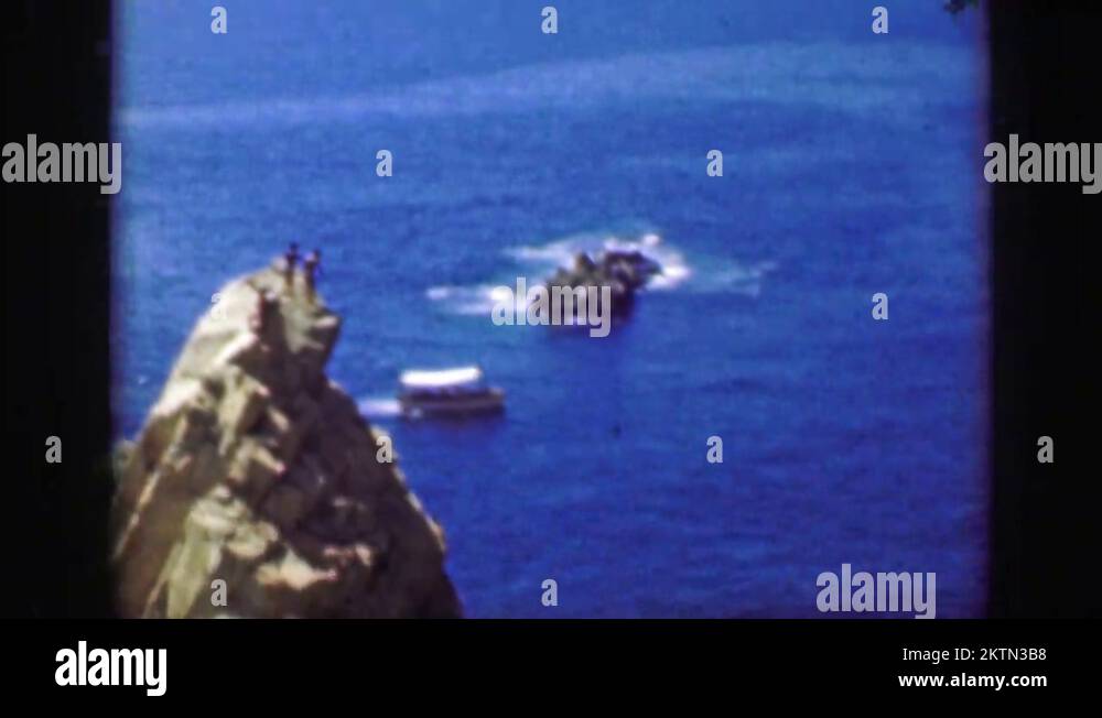 1952: Cliff divers jump La Quebrada El Mirador Hotel dangerous deadly ...
