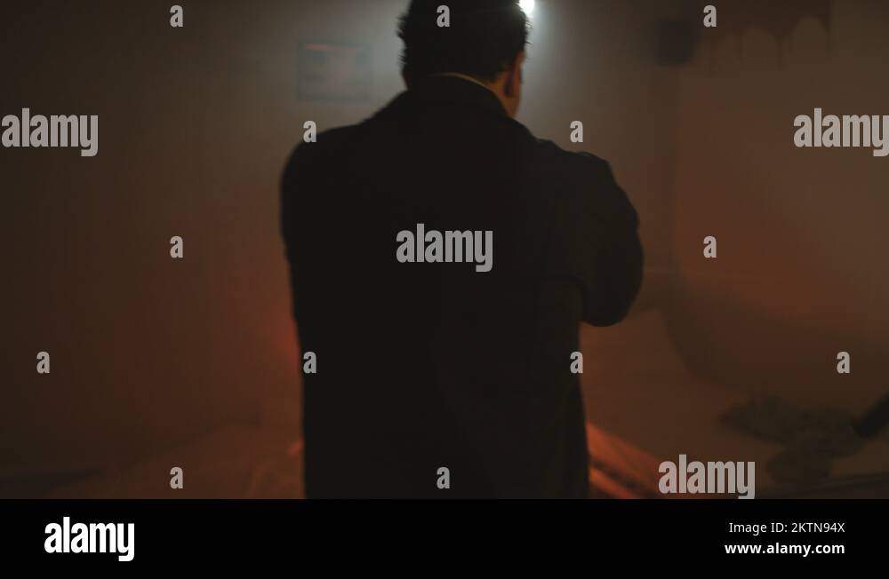 4K Vice squad detectives with handguns & flashlights running a drugs ...