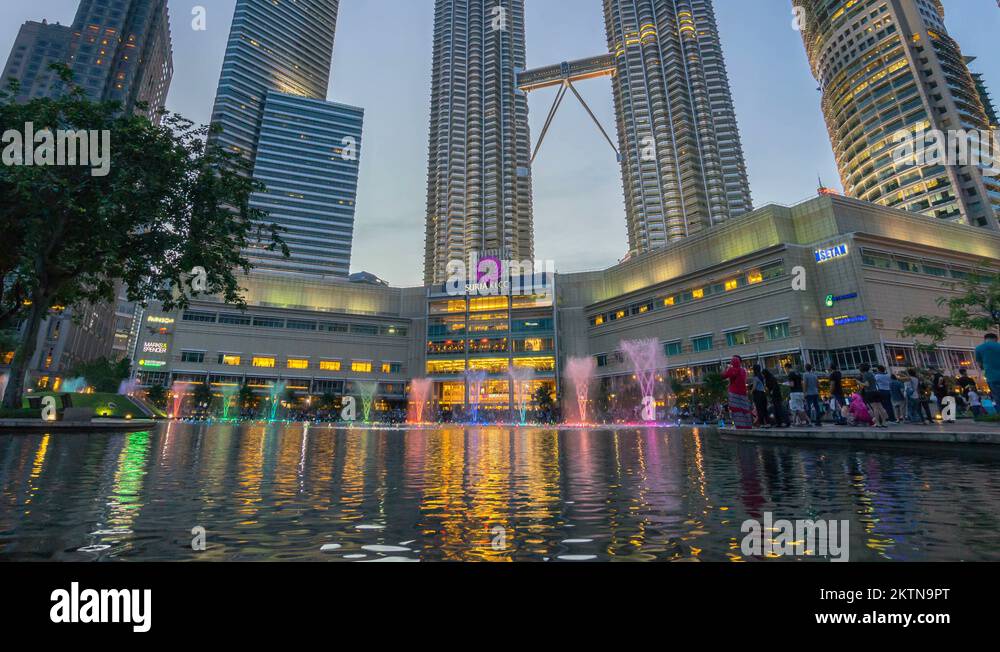 Time lapse of sunset day to night sky over Petronas Twin Towers, Suria ...