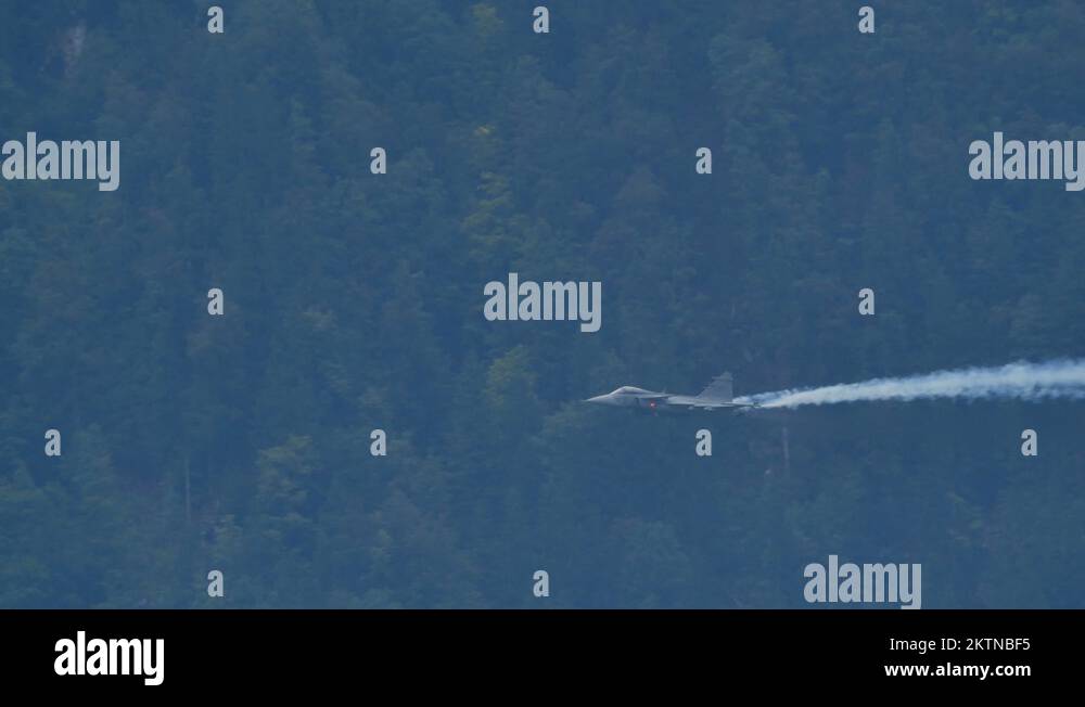Svenska flygvapnet Saab JAS 39 Gripen do an High Performance Turn Stock ...