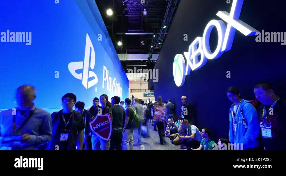 Video game booths Stock Videos & Footage - HD and 4K Video Clips - Alamy