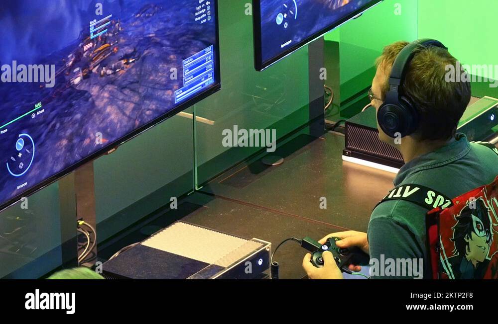 Video game booth Stock Videos & Footage - HD and 4K Video Clips - Alamy