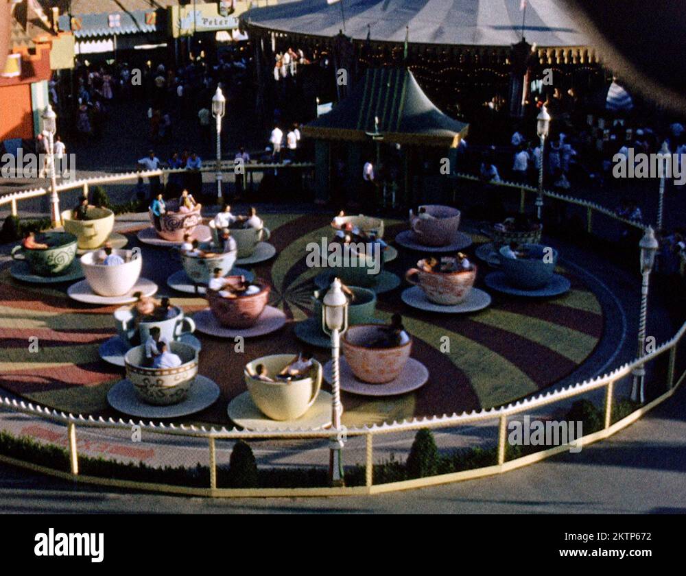 Teacup ride Stock Videos & Footage - HD and 4K Video Clips - Alamy
