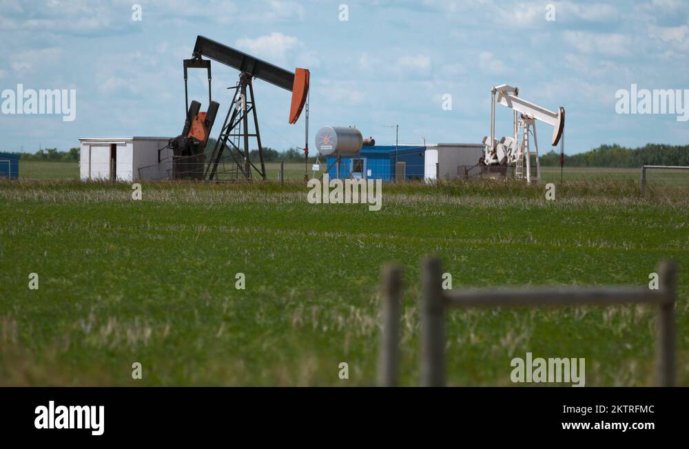 Two pump jacks Stock Videos & Footage - HD and 4K Video Clips - Alamy