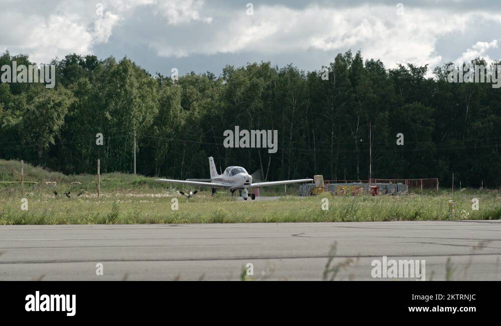 Takeoff procedure Stock Videos & Footage - HD and 4K Video Clips - Alamy