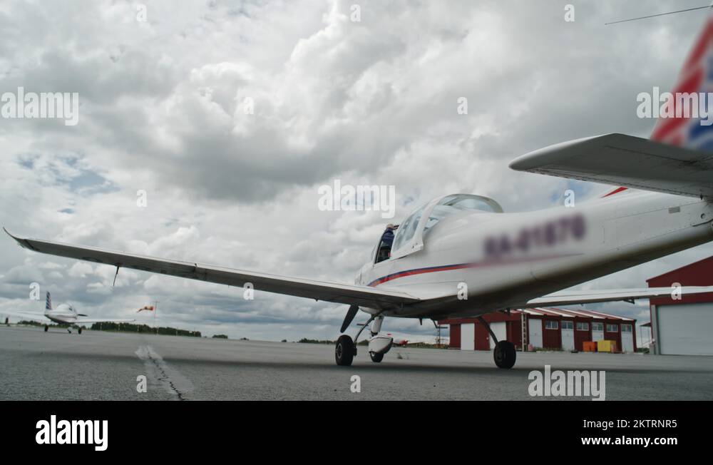 Airplane standing wing Stock Videos & Footage - HD and 4K Video Clips ...