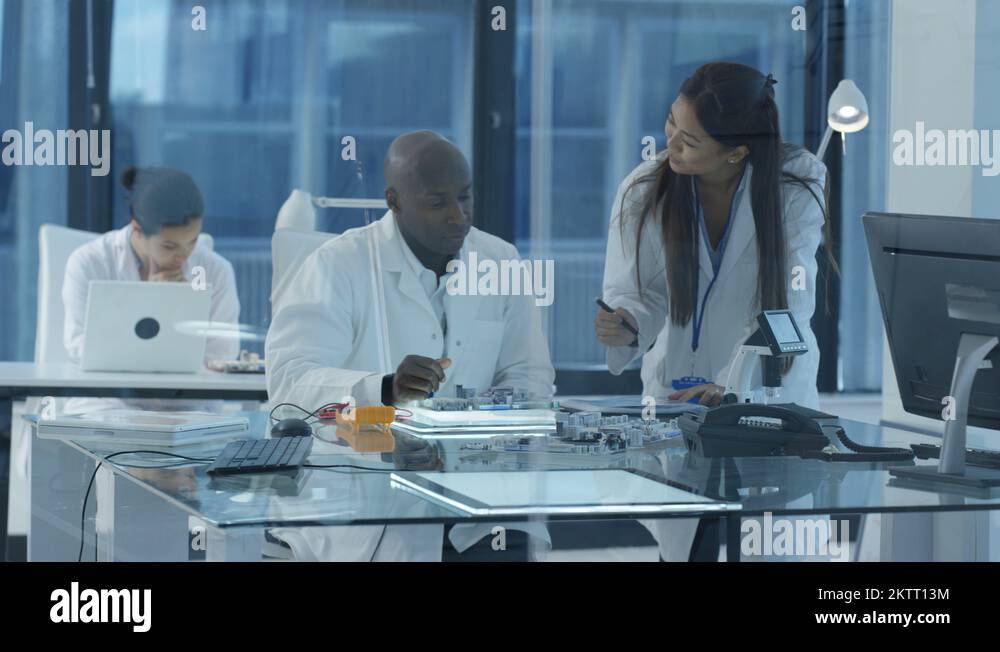 Lab discussion Stock Videos & Footage - HD and 4K Video Clips - Alamy