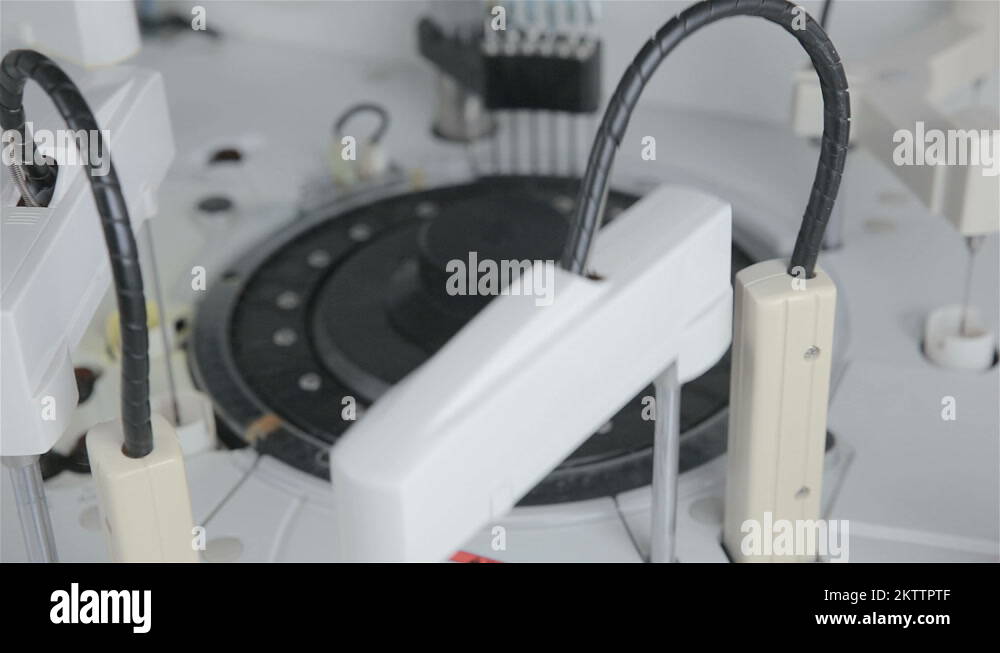 Drug Production. Pharmaceutical automated machine making drugs Stock ...