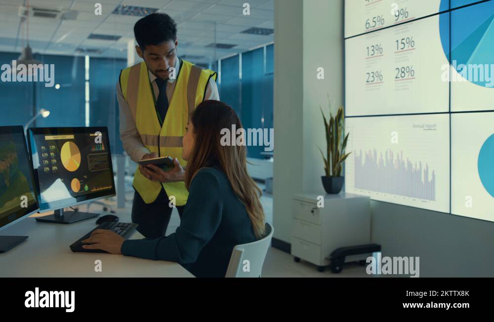 Business team data charts Stock Videos & Footage - HD and 4K Video ...