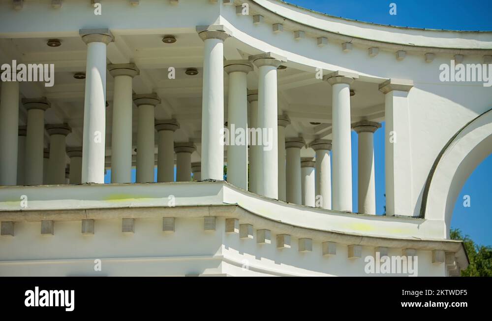 Smaller top Stock Videos & Footage - HD and 4K Video Clips - Alamy