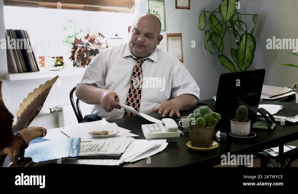 Boss desk Stock Videos & Footage - HD and 4K Video Clips - Alamy