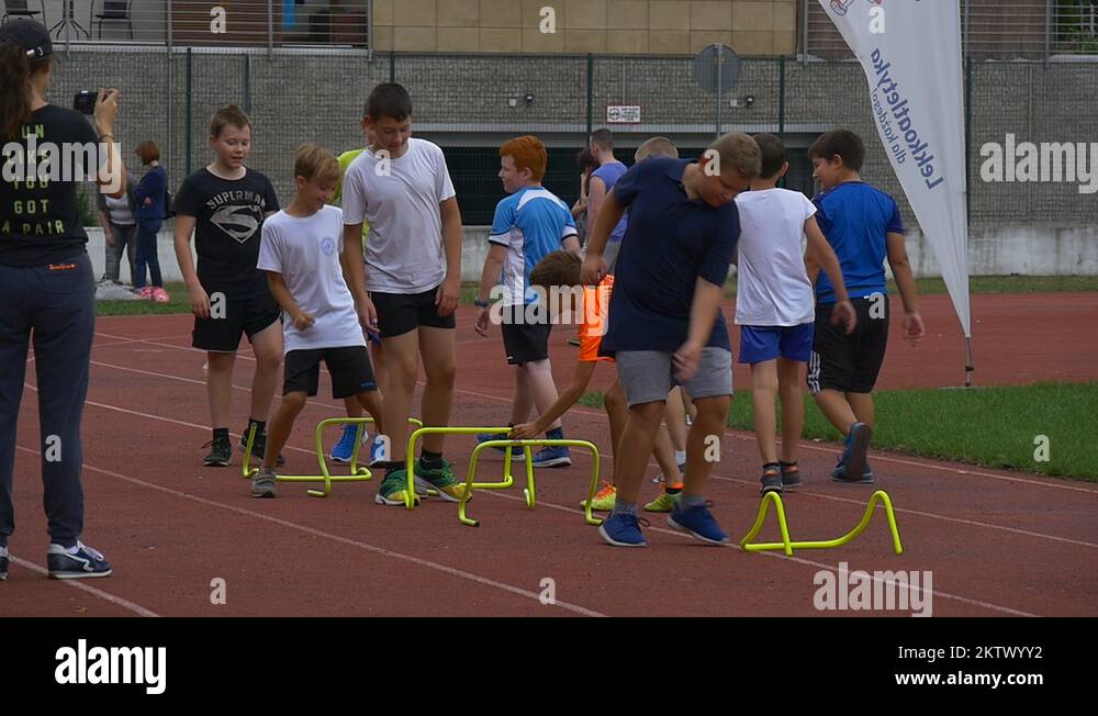 Relay race school Stock Videos & Footage - HD and 4K Video Clips - Alamy