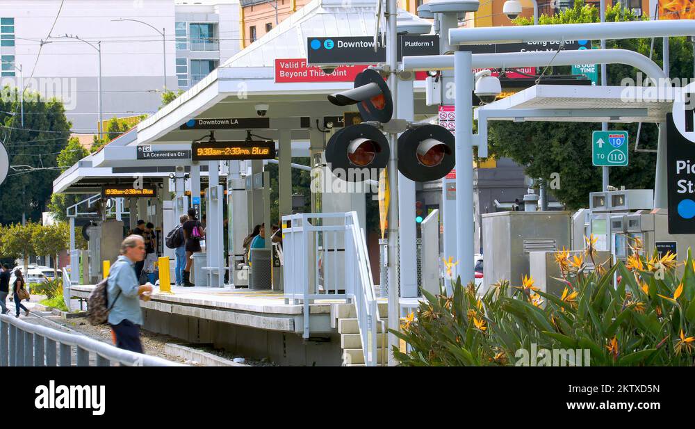 Passengers waiting for subway commuter train at metro station in Los ...