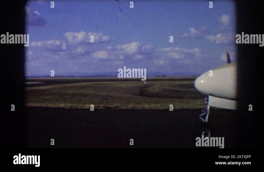 Nose wheel airplane Stock Videos & Footage - HD and 4K Video Clips - Alamy