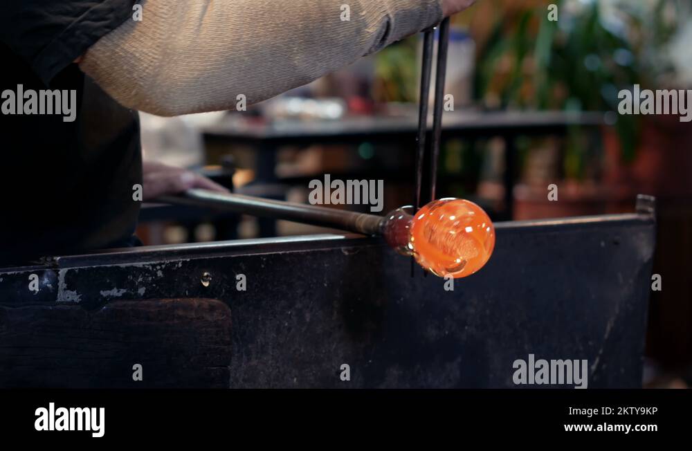 Glassblower shaping Stock Videos & Footage - HD and 4K Video Clips - Alamy
