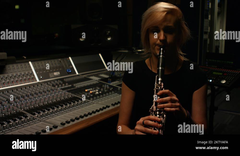 Clarinet keys Stock Videos & Footage - HD and 4K Video Clips - Alamy