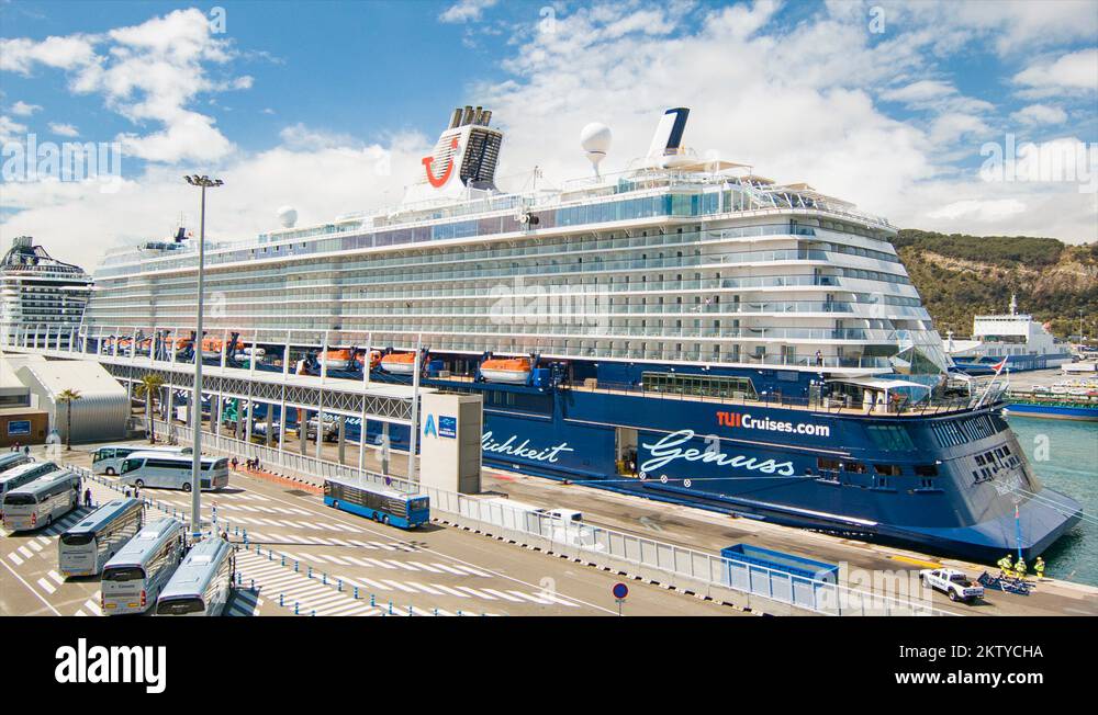 Tui bus Stock Videos & Footage - HD and 4K Video Clips - Alamy