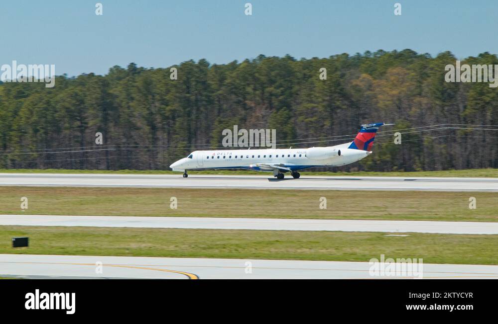Embraer regional jet Stock Videos & Footage - HD and 4K Video Clips - Alamy