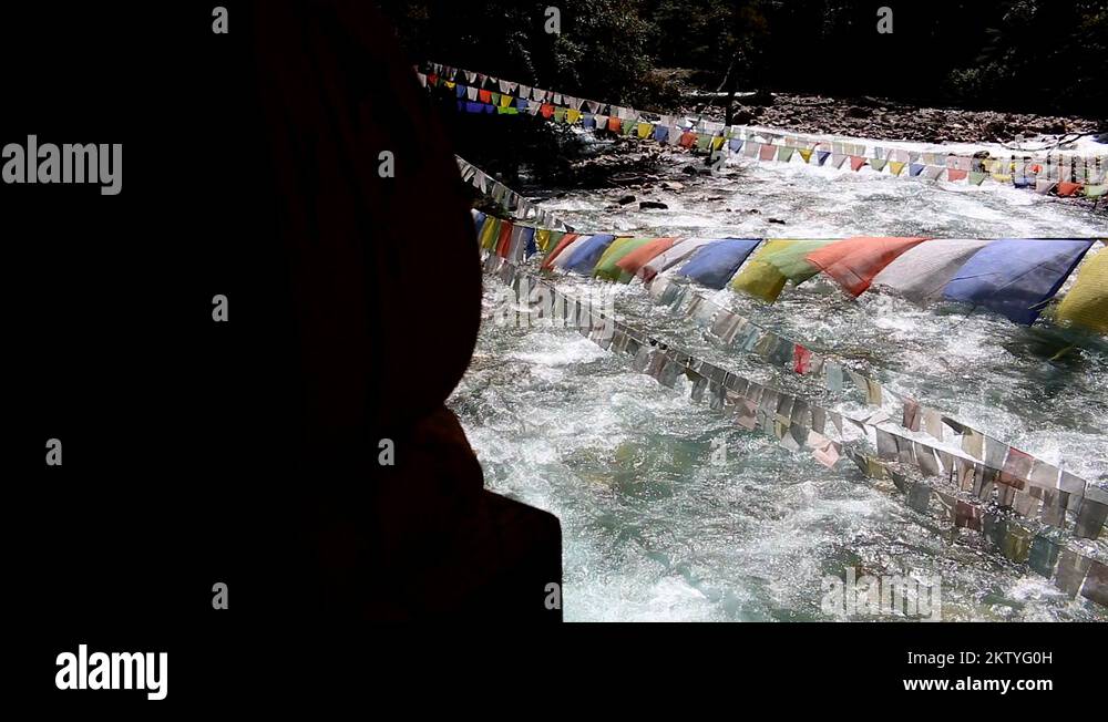Bhutan bridge prayer flags Stock Videos & Footage - HD and 4K Video ...