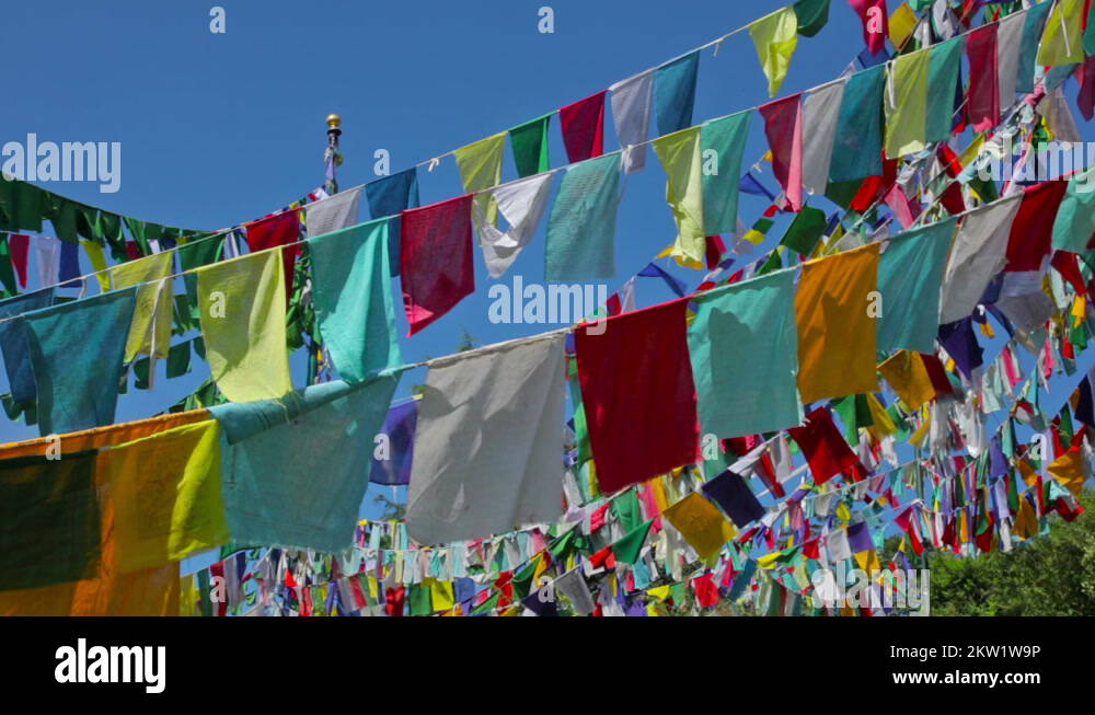 Lungta flags Stock Videos & Footage - HD and 4K Video Clips - Alamy