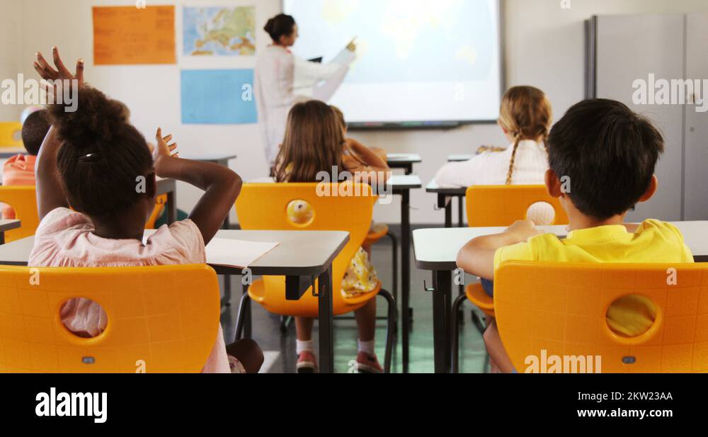 Teacher teaching kids in classroom Stock Video Footage - Alamy