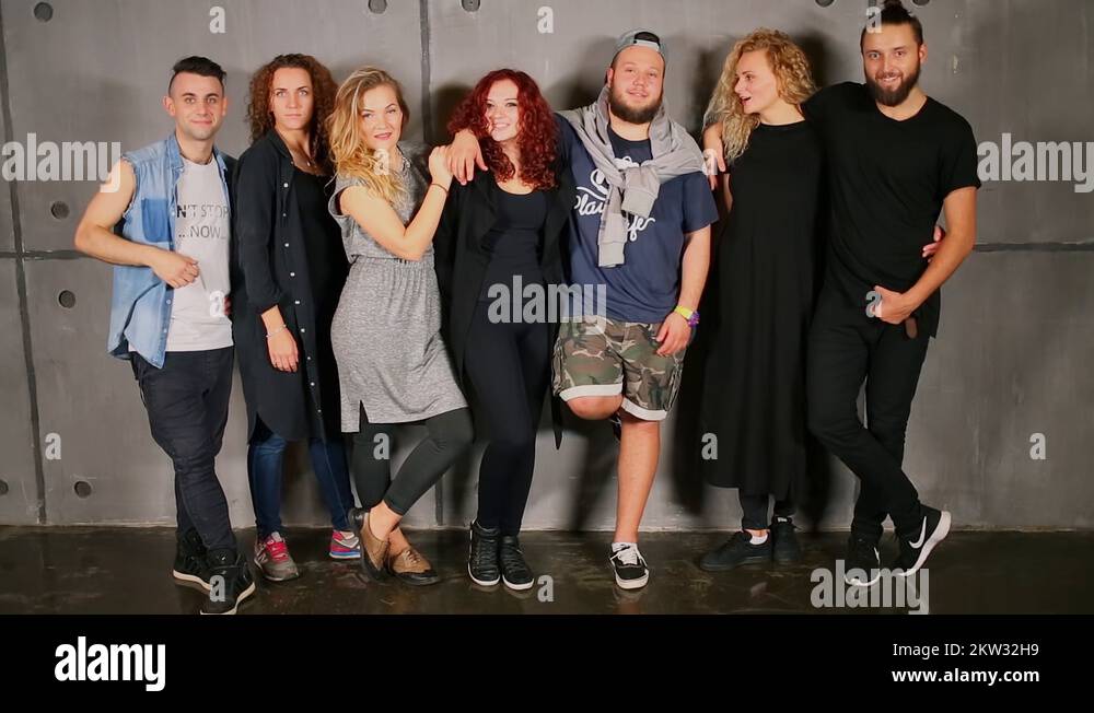 People poses Stock Videos & Footage - HD and 4K Video Clips - Alamy