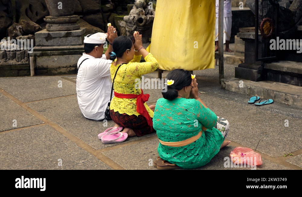 People praying hindu temple Stock Videos & Footage - HD and 4K Video ...