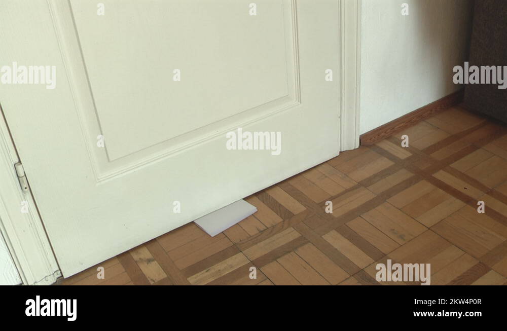 Under door Stock Videos & Footage - HD and 4K Video Clips - Alamy