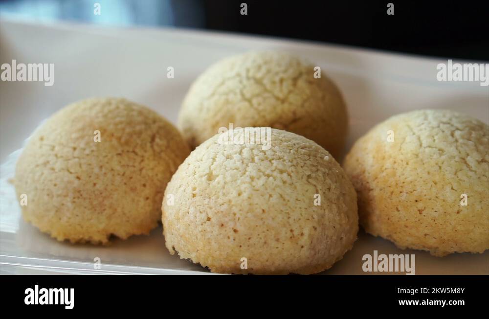 Traditional Chinese food, crispy fried bun with lava sauce filling ...