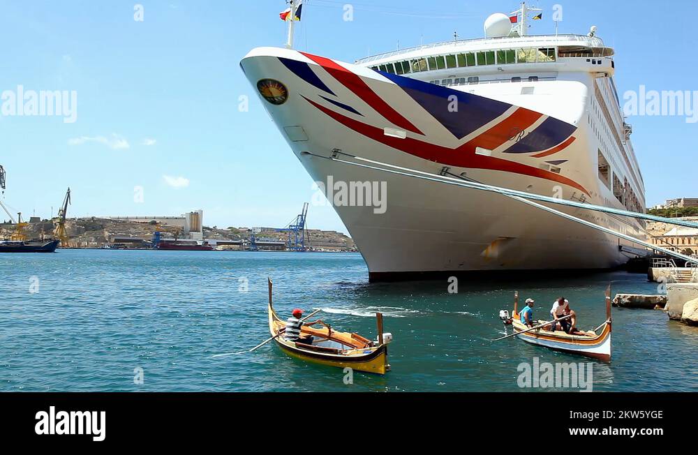 Explore landmarks Stock Videos & Footage - HD and 4K Video Clips - Alamy