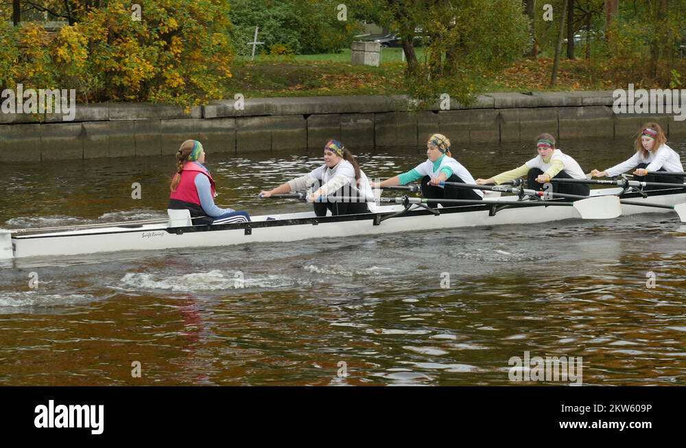 Start of female rowers team in quadruple sculls with coxswain, Full HD ...