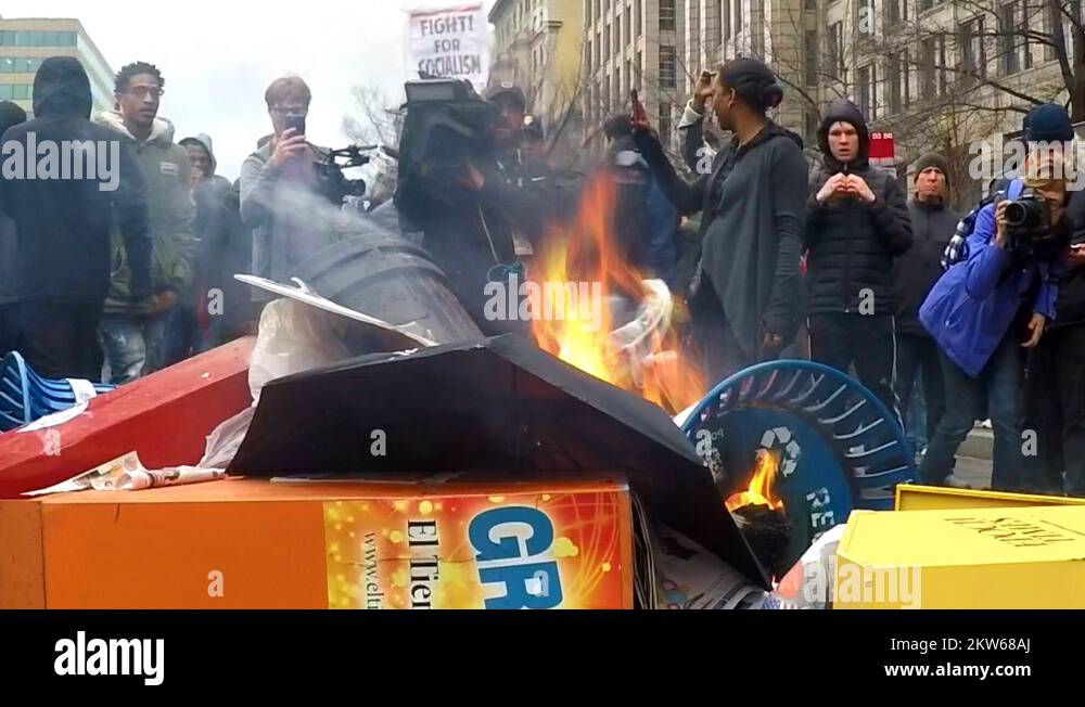 Trash can fire Stock Videos & Footage - HD and 4K Video Clips - Alamy