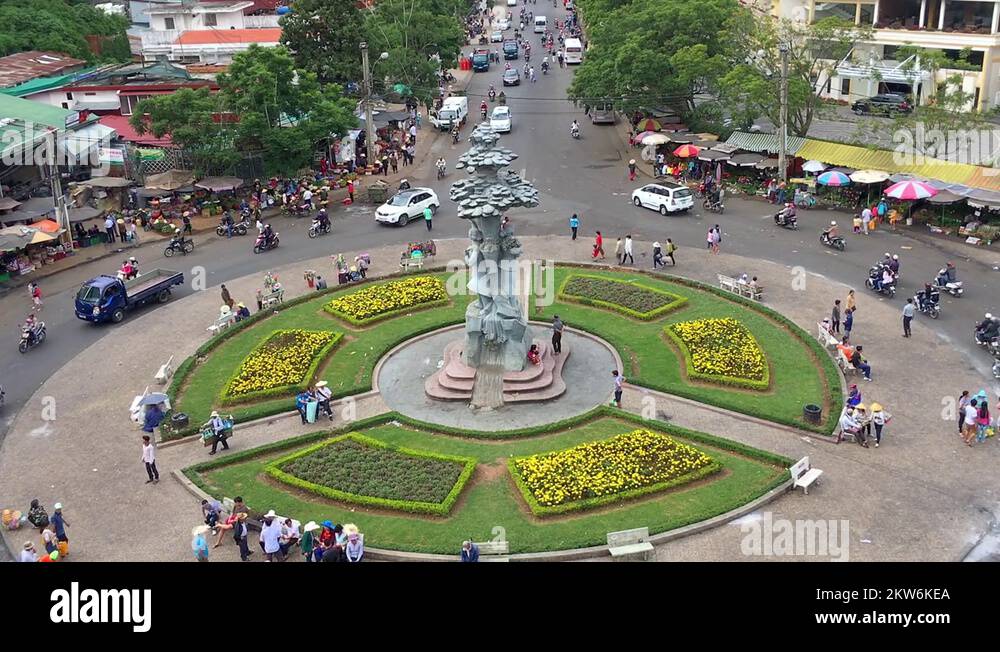 Roundabout statue market Stock Videos & Footage - HD and 4K Video Clips ...