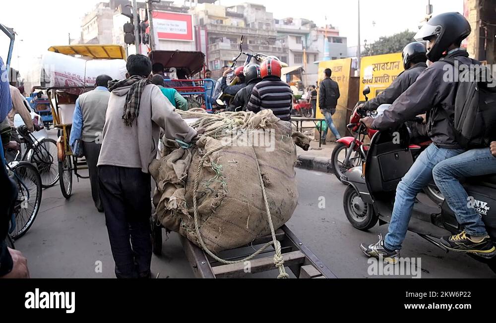 Traffic chaos delhi Stock Videos & Footage - HD and 4K Video Clips - Alamy