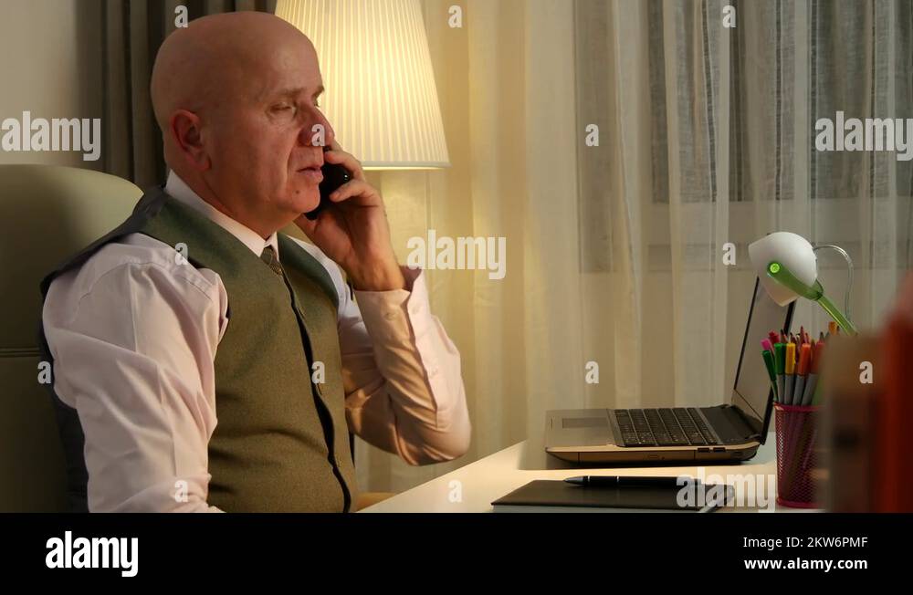 Mobile contracts Stock Videos & Footage - HD and 4K Video Clips - Alamy