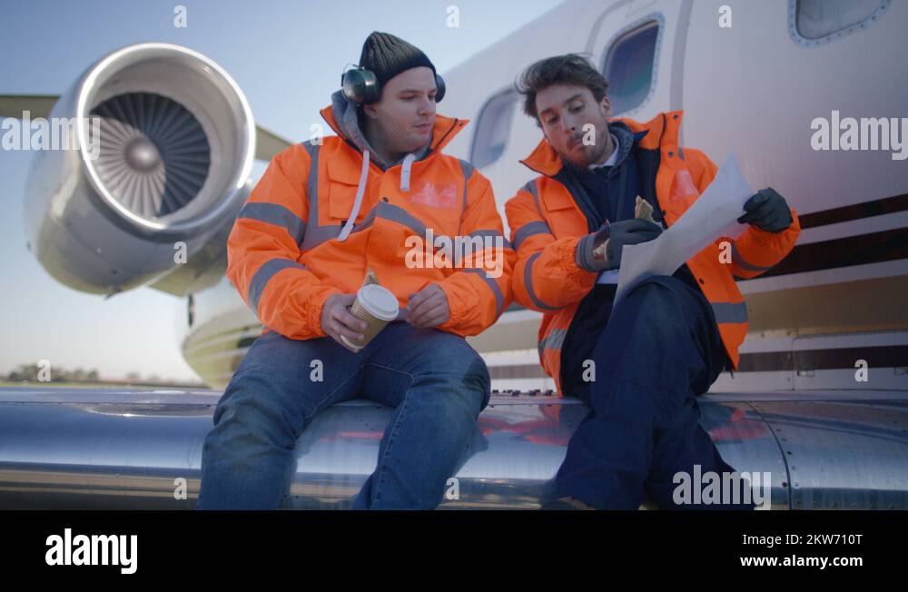 Plane eating Stock Videos & Footage - HD and 4K Video Clips - Alamy