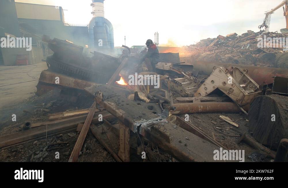 Cutting scrap metal Stock Videos & Footage - HD and 4K Video Clips - Alamy