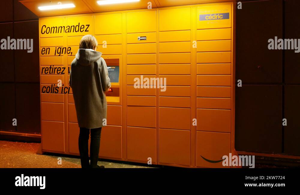 Self service locker Stock Videos & Footage - HD and 4K Video Clips - Alamy