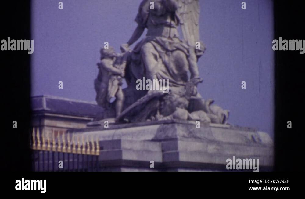 1962: statue that represents mother child relationships or god of jesus ... 1962: statue that represents mother child relationships or god of jesus ...