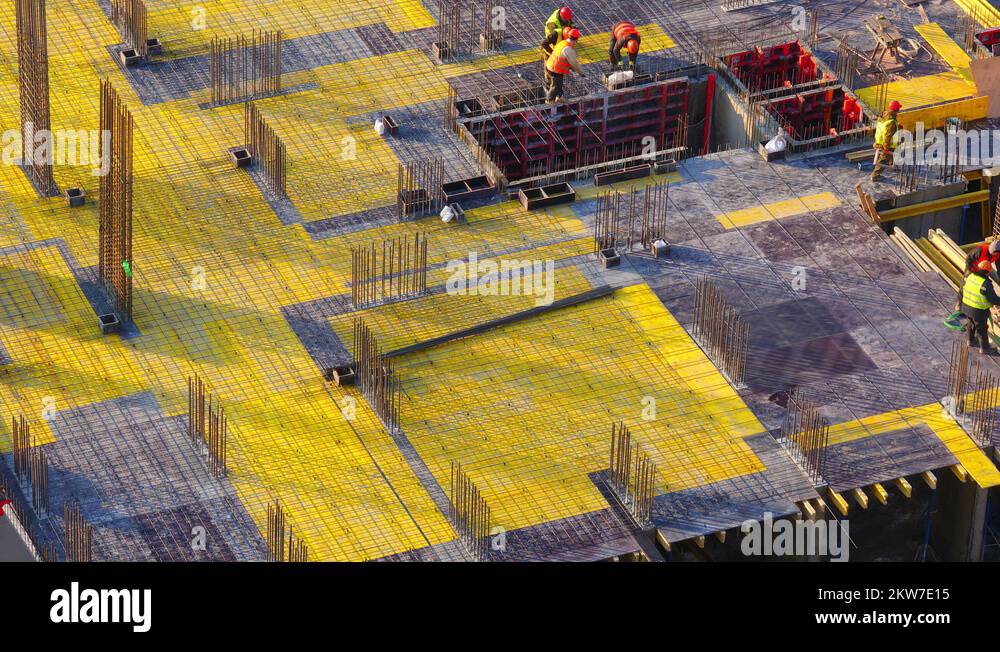 Builders bottom Stock Videos & Footage - HD and 4K Video Clips - Alamy