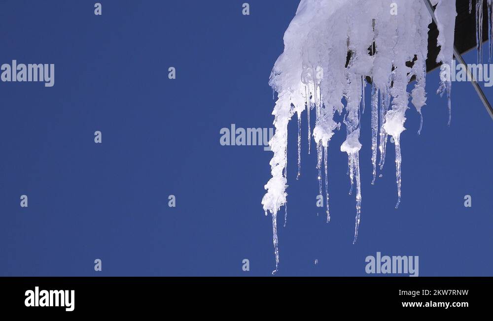 Icy rooftop Stock Videos & Footage - HD and 4K Video Clips - Alamy