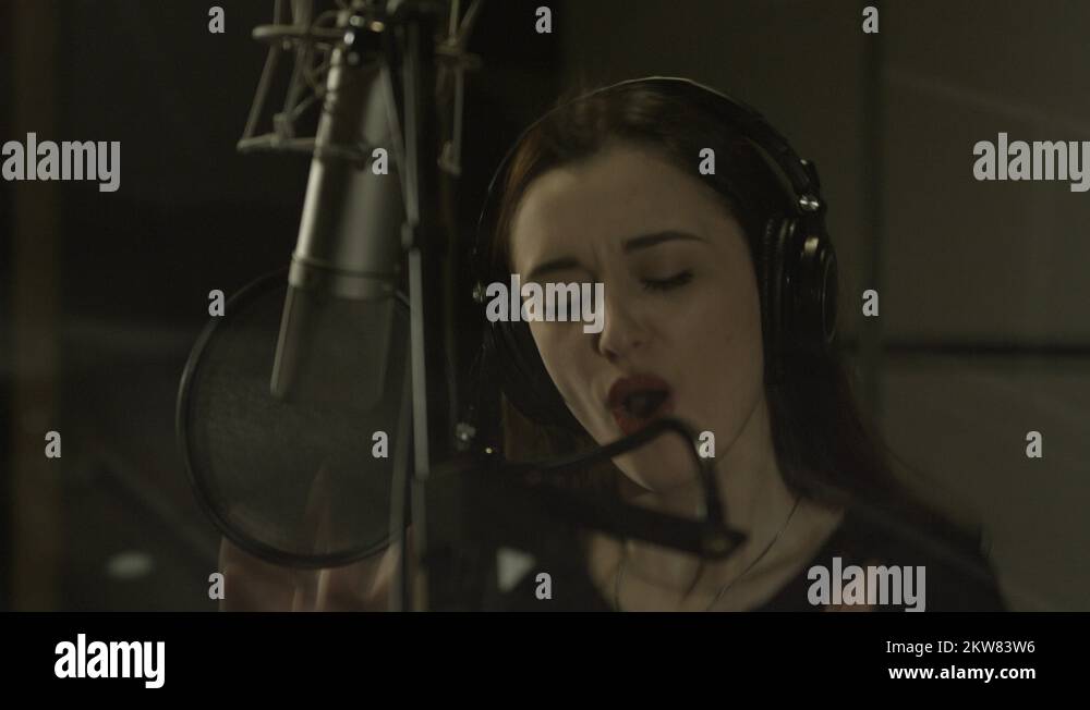 Sing singing singer sings Stock Videos & Footage - HD and 4K Video ...