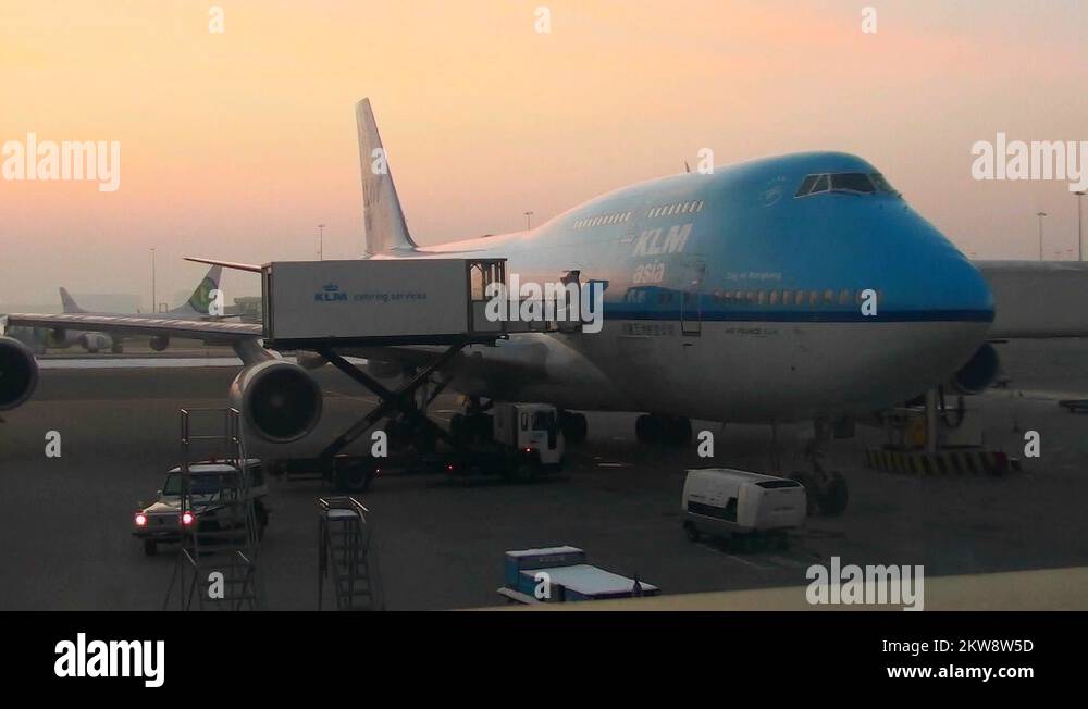 Boeing 747 jumbo jet nose Stock Videos & Footage - HD and 4K Video ...