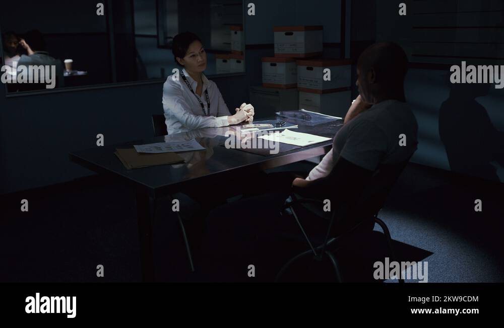 4K Female police detective questioning a crime suspect in interrogation ...