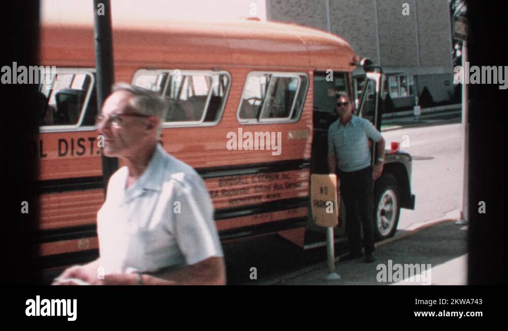 Open bus door Stock Videos & Footage - HD and 4K Video Clips - Alamy