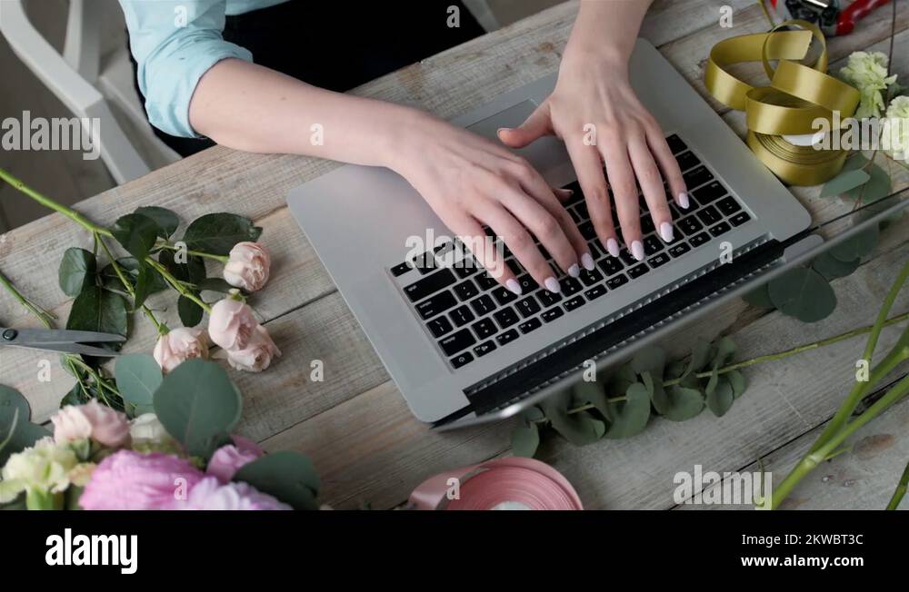 Desktop essentials Stock Videos & Footage - HD and 4K Video Clips - Alamy