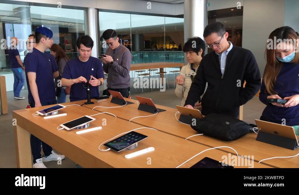 Genius bar Stock Videos & Footage - HD and 4K Video Clips - Alamy