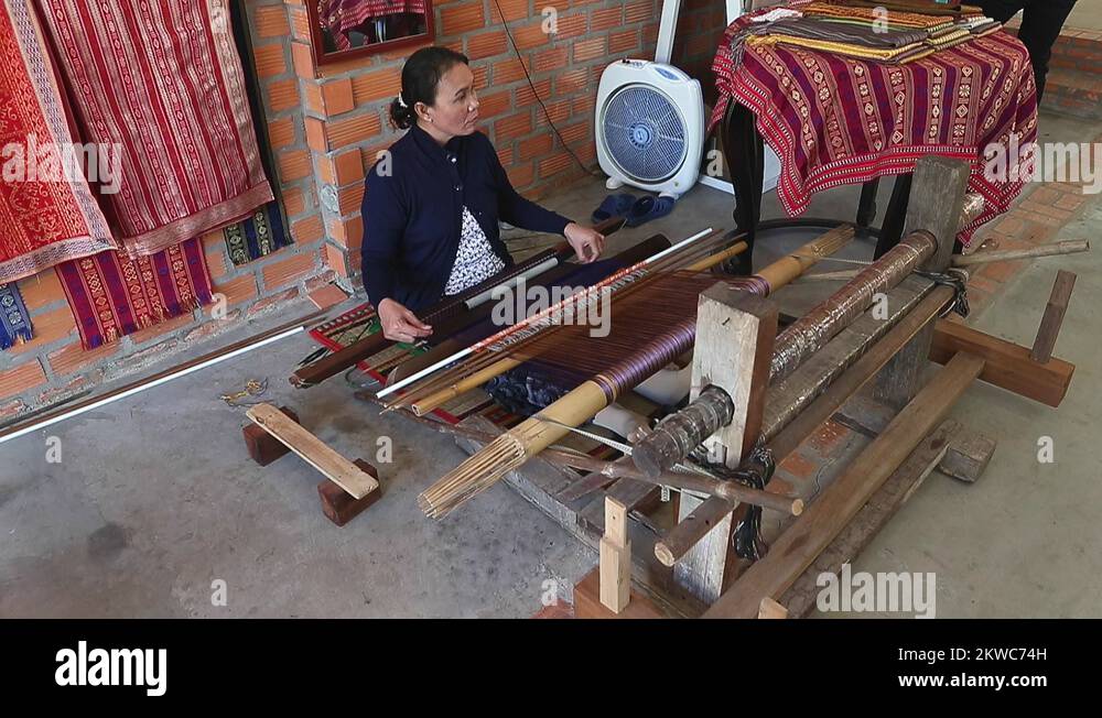 Traditional women china technology Stock Videos & Footage - HD and 4K ...