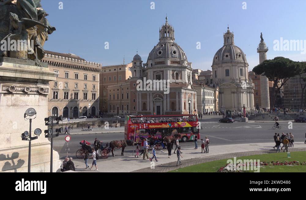 Italy rome bus Stock Videos & Footage - HD and 4K Video Clips - Alamy