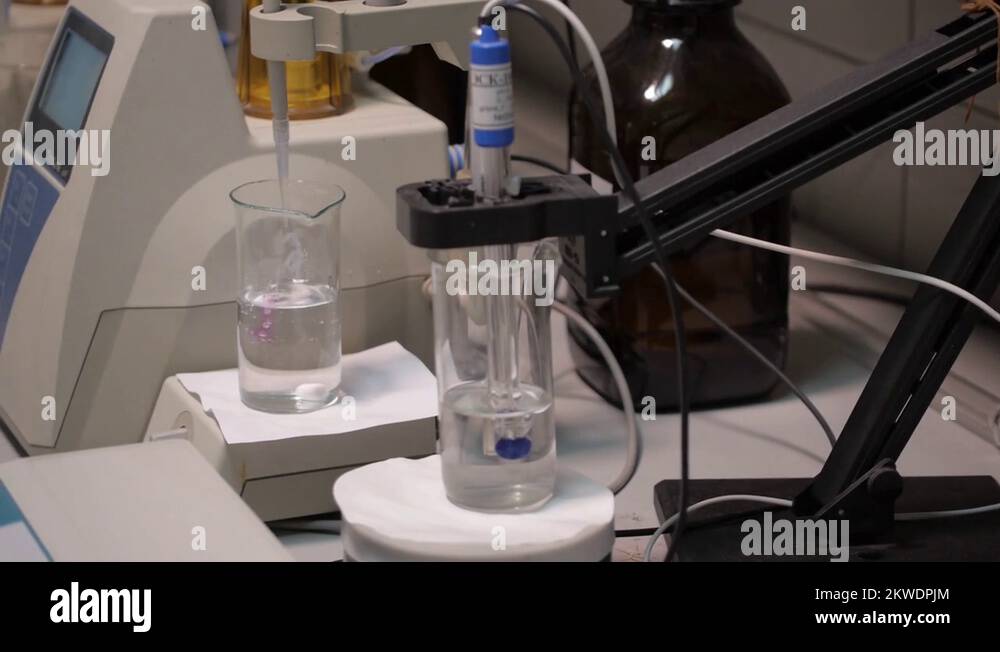 Chemical reagent is poured into a flask, laboratory equipment Stock ...